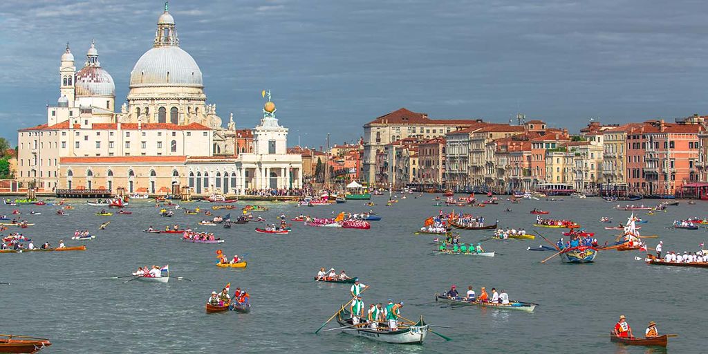 The beautiful historical commemorations of the Venetian Lagoon