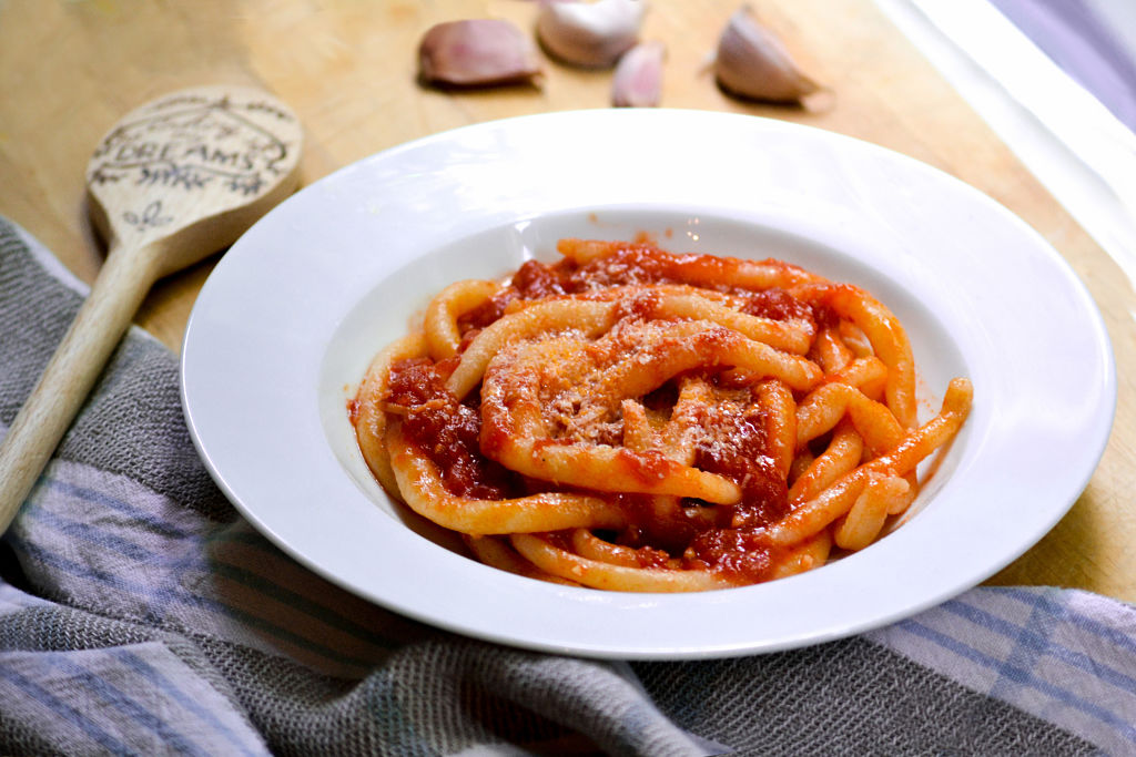 Fresh pasta, ossobuco and cold cuts in the gastronomy of Siena